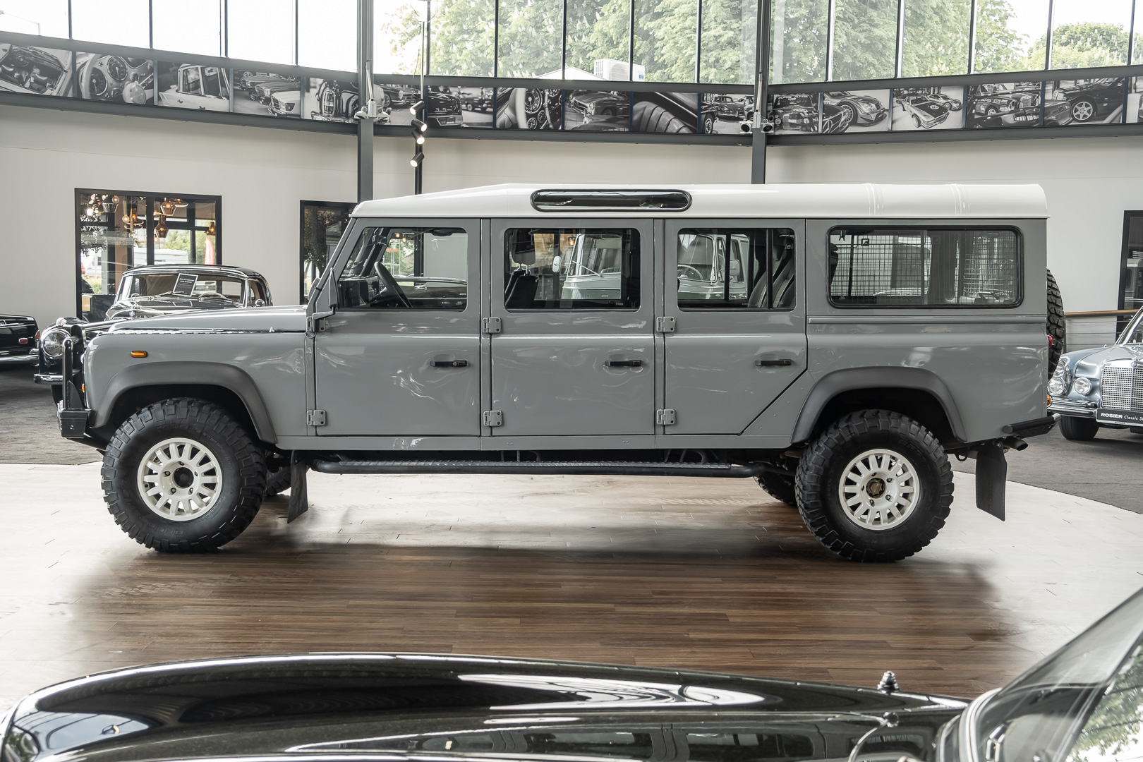 Land Rover Defender 147 6-Doors - Classic Sterne
