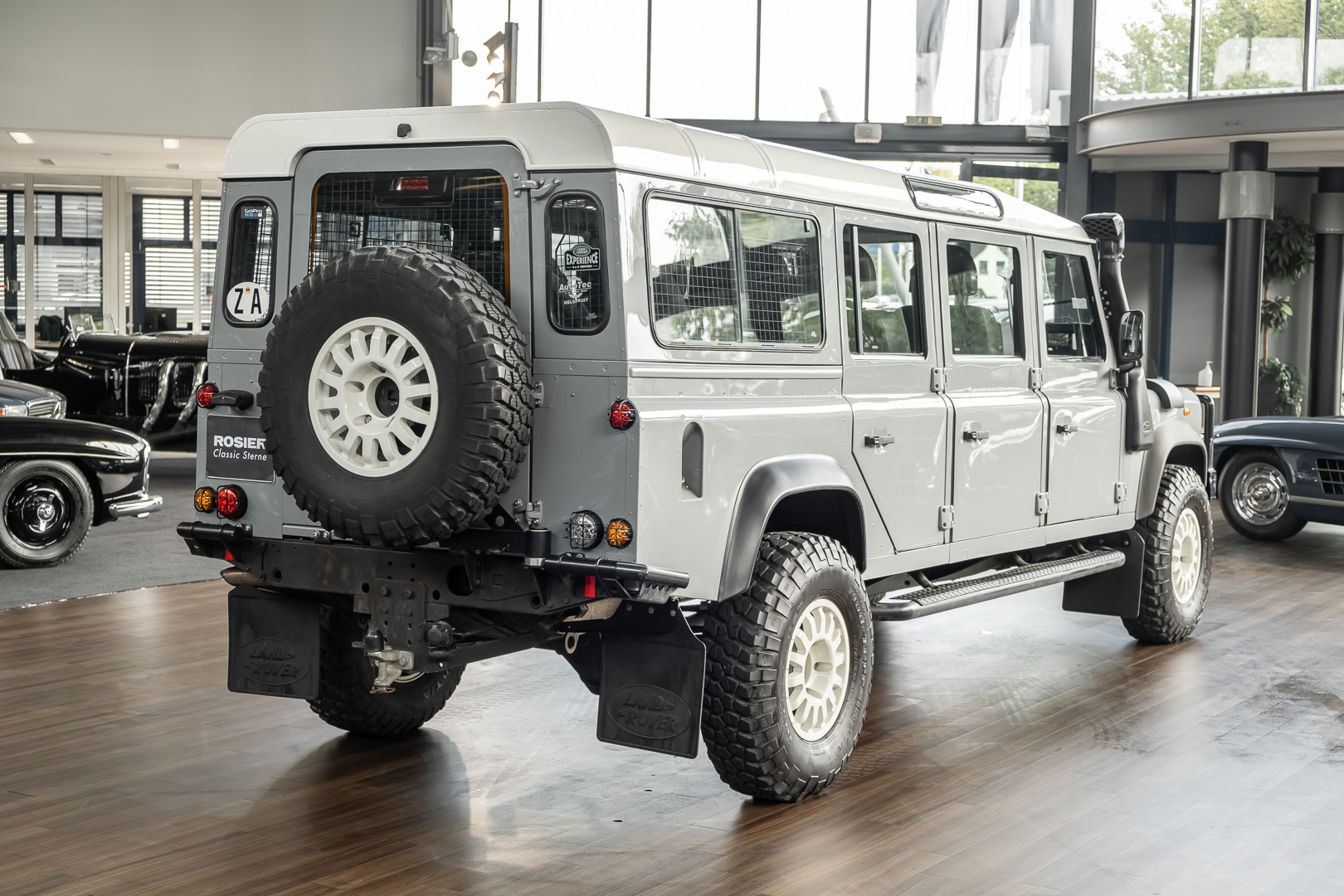 Land Rover Defender 147 6-Doors - Classic Sterne