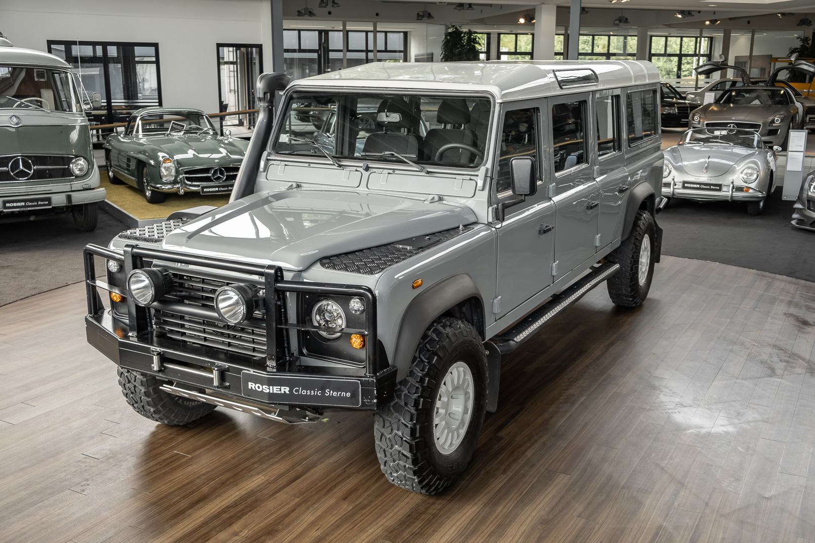 Land Rover Defender 147 6-Doors - Classic Sterne