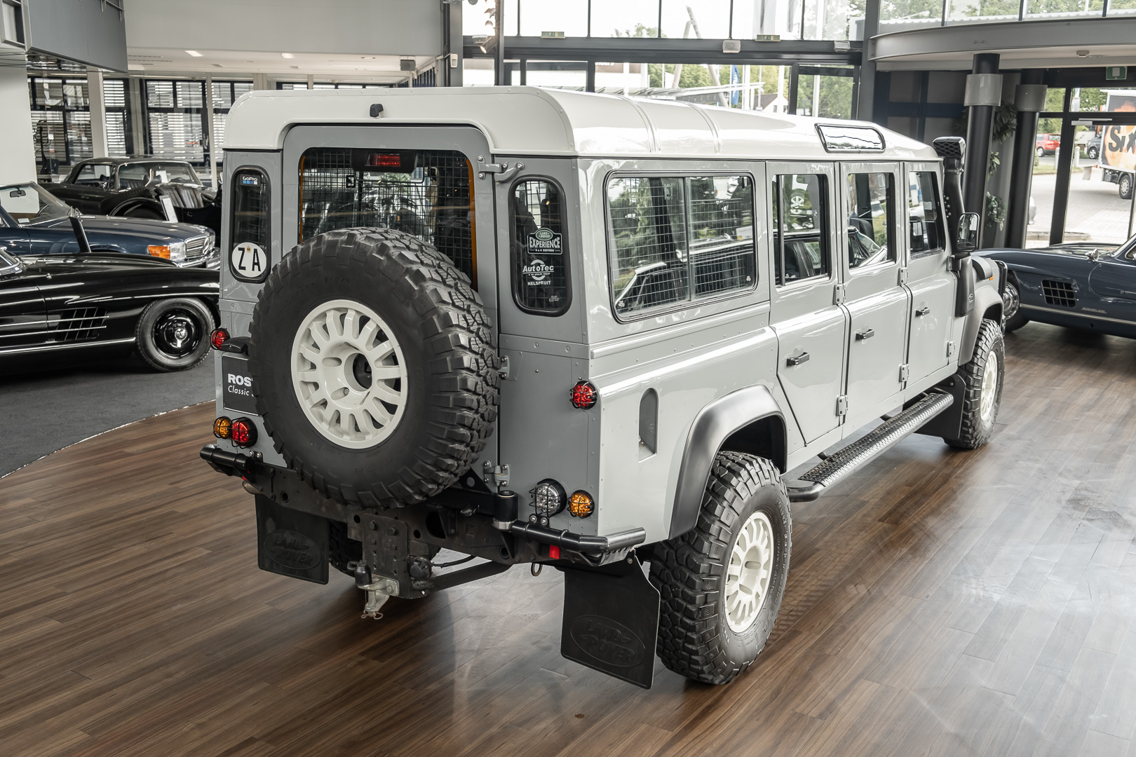 Land Rover Defender 147 6-Doors - Classic Sterne