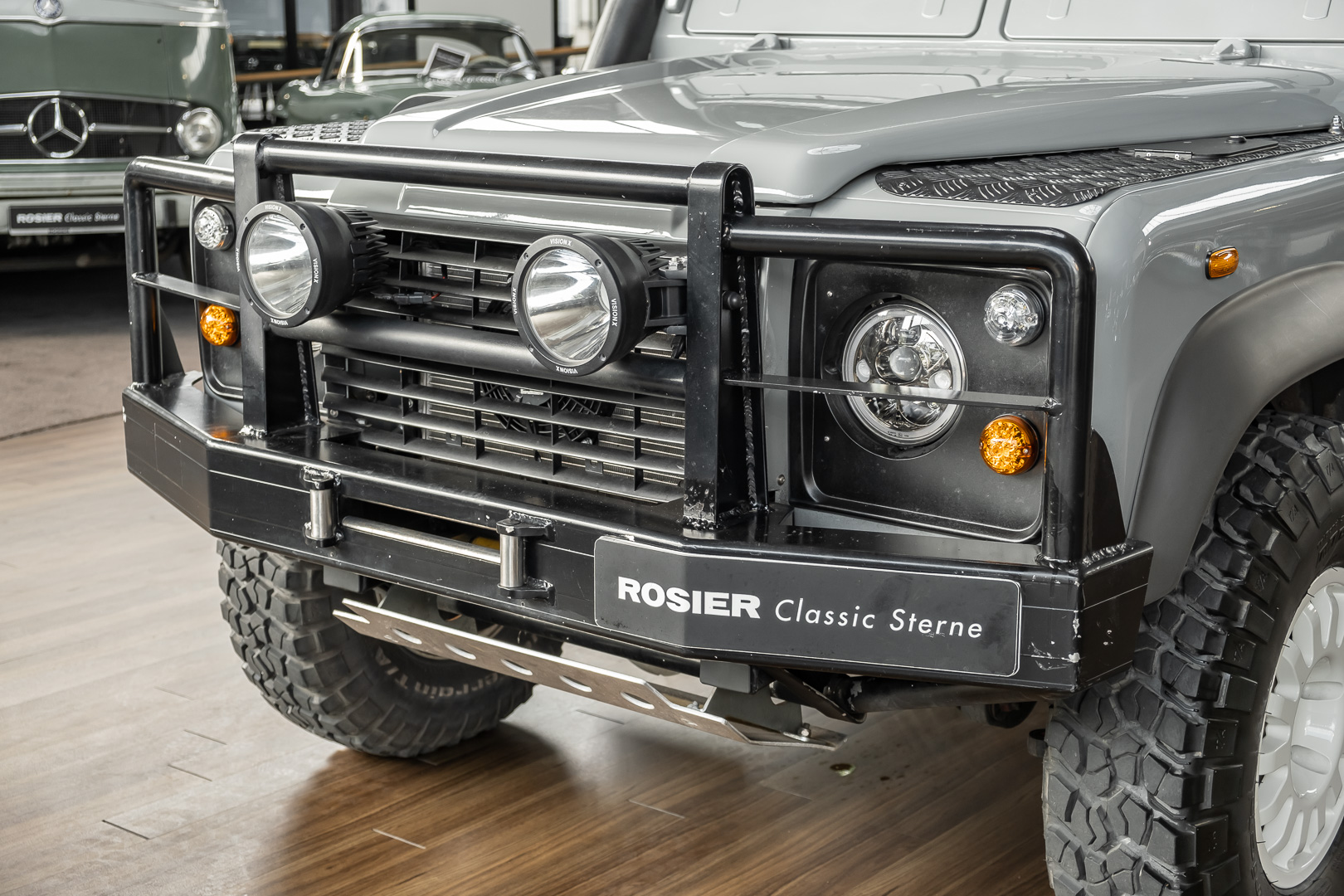 Land Rover Defender 147 6-Doors - Classic Sterne