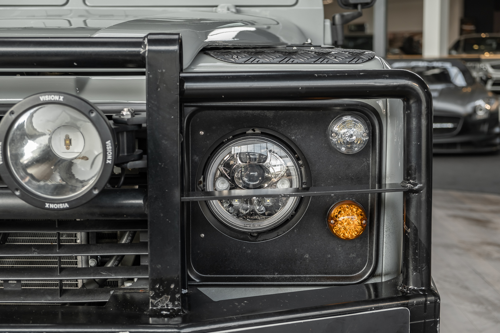 Land Rover Defender 147 6-Doors - Classic Sterne