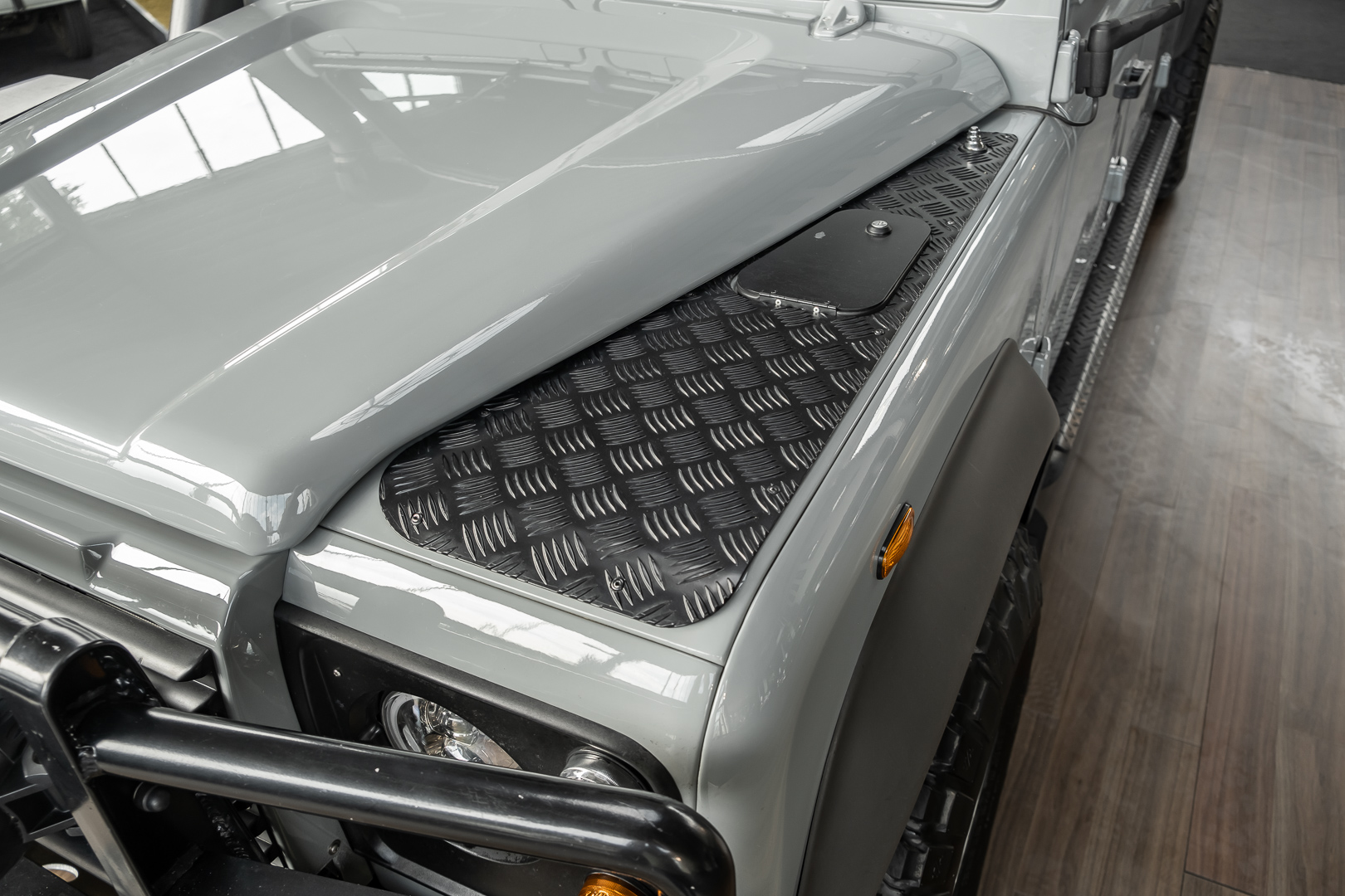 Land Rover Defender 147 6-Doors - Classic Sterne