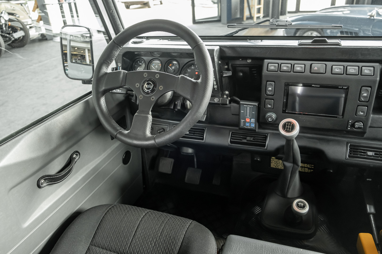 Land Rover Defender 147 6-Doors - Classic Sterne