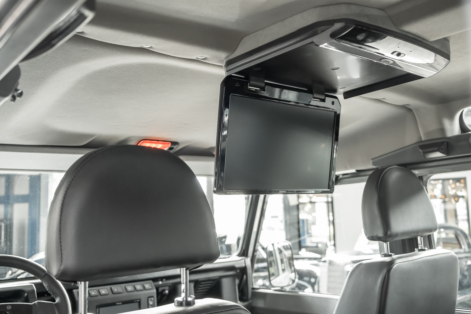 Land Rover Defender 147 6-Doors - Classic Sterne