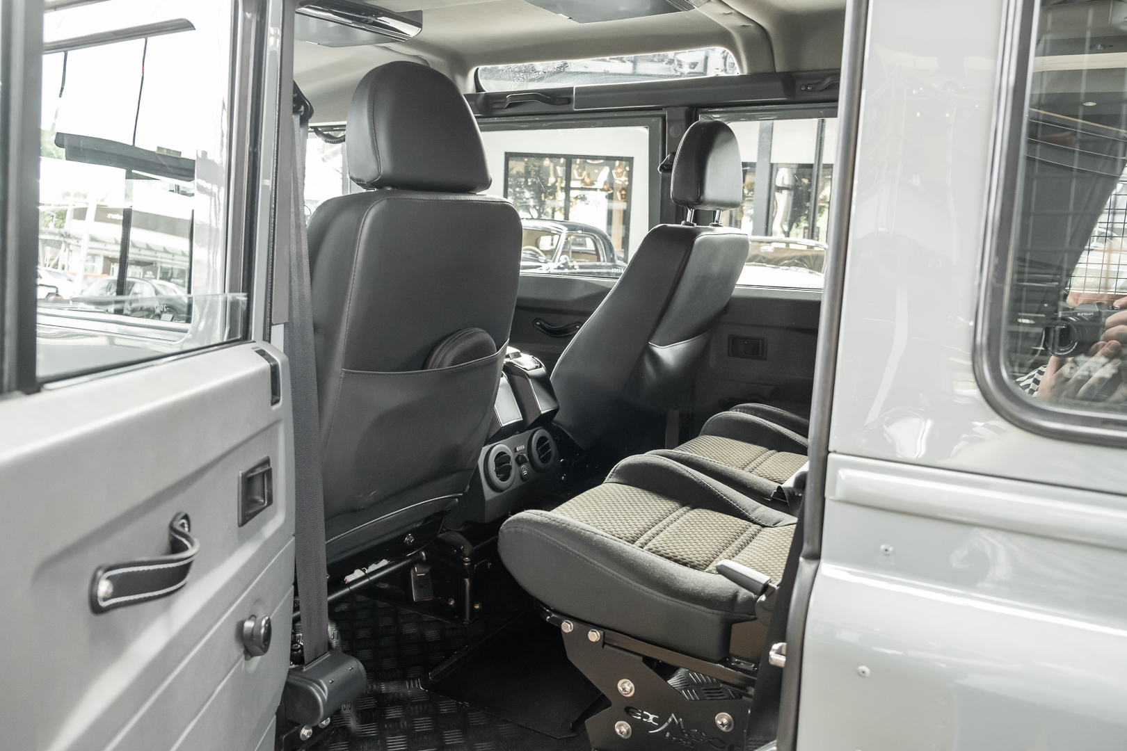 Land Rover Defender 147 6-Doors - Classic Sterne