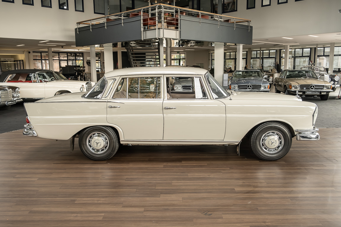 Mercedes-Benz 220 SEb W111 Heckflosse - Classic Sterne