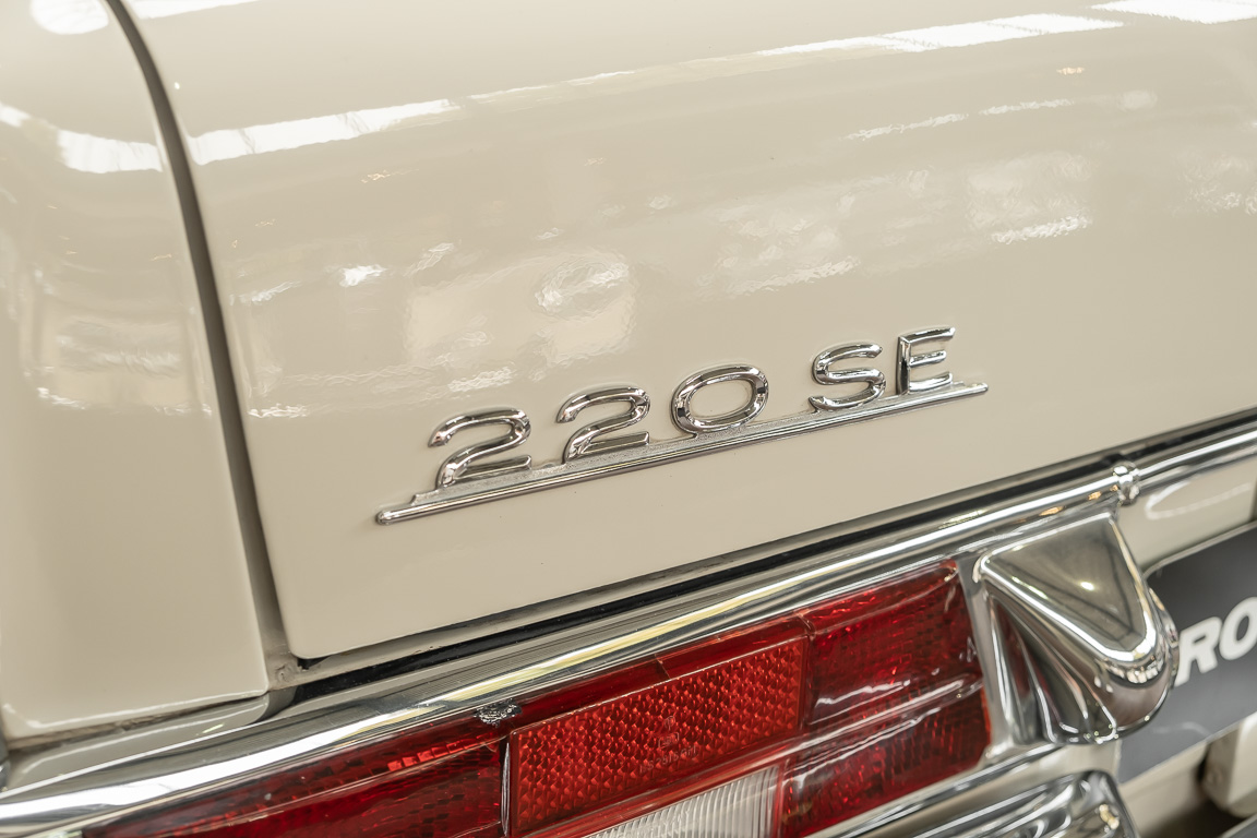 Mercedes-Benz 220 SEb W111 Heckflosse - Classic Sterne