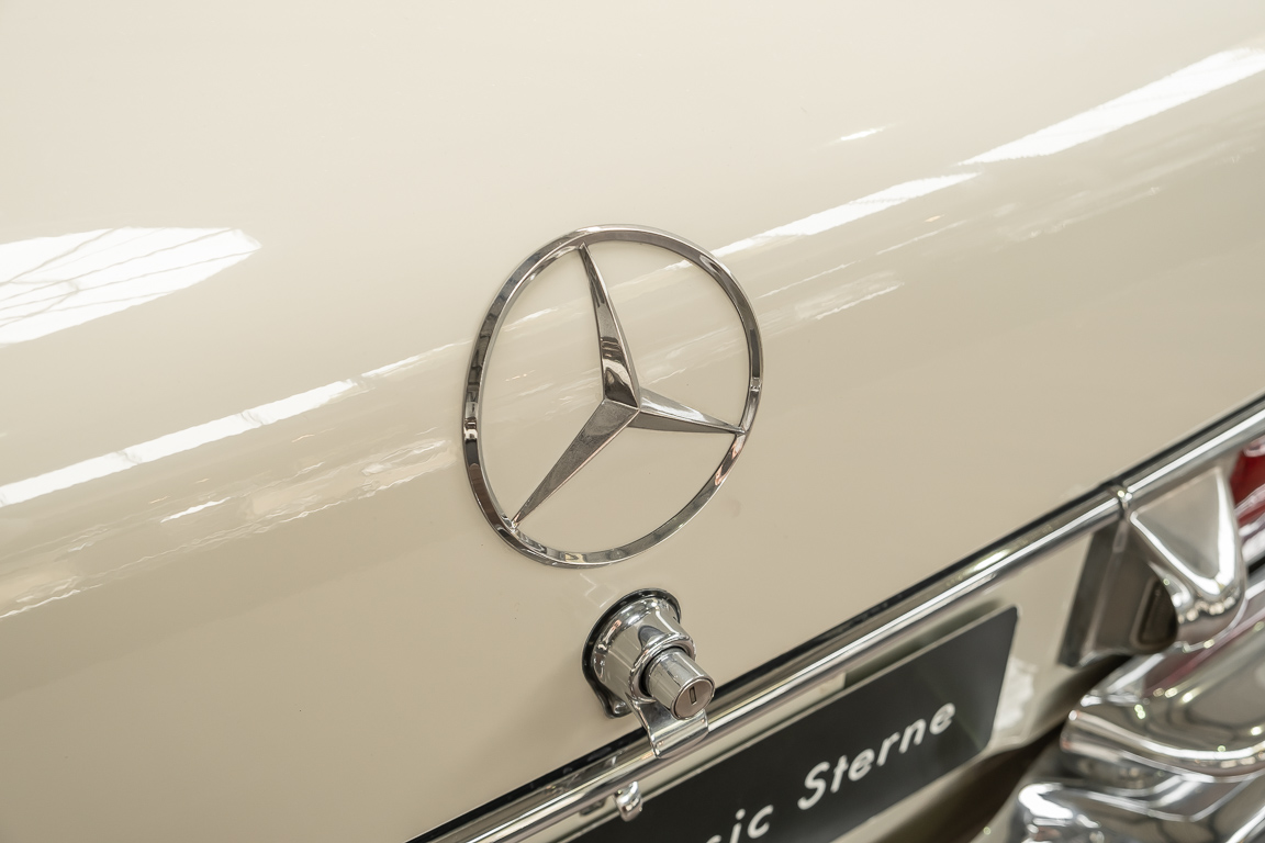 Mercedes-Benz 220 SEb W111 Heckflosse - Classic Sterne