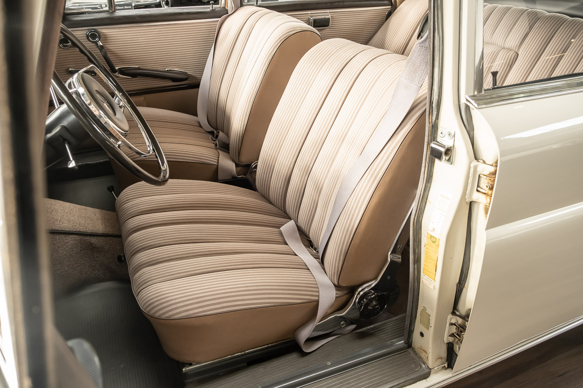 Mercedes-Benz 220 SEb W111 Heckflosse - Classic Sterne