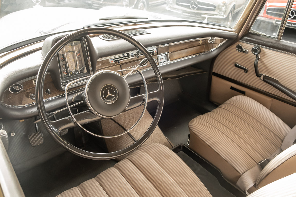 Mercedes-Benz 220 SEb W111 Heckflosse - Classic Sterne