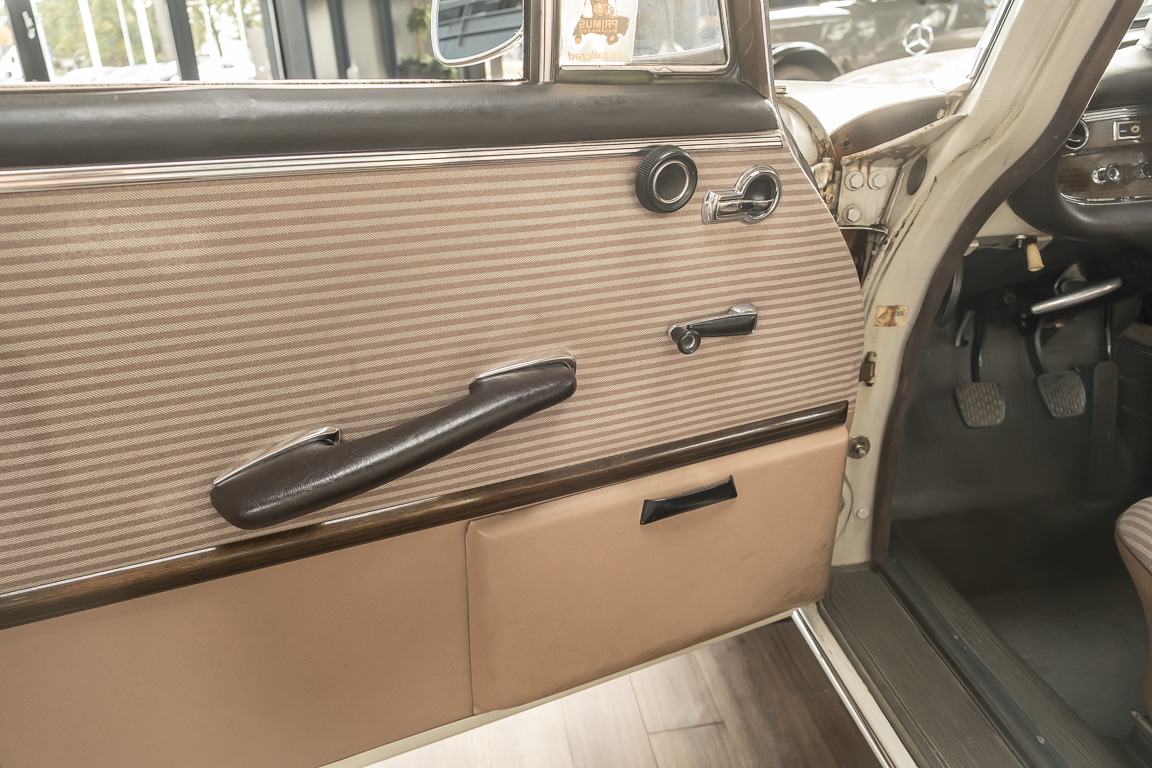 Mercedes-Benz 220 SEb W111 Heckflosse - Classic Sterne