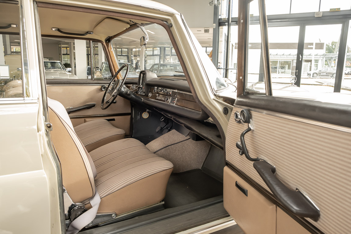 Mercedes-Benz 220 SEb W111 Heckflosse - Classic Sterne