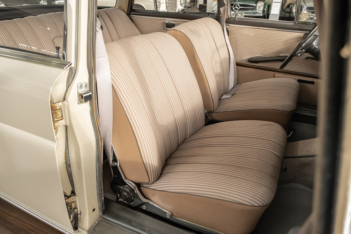 Mercedes-Benz 220 SEb W111 Heckflosse - Classic Sterne